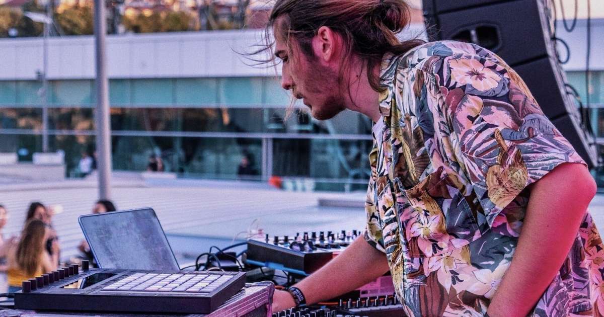 Turker’in yeni kısaçaları ‘Otherside’ Wold Records’dan çıktı - MÜZİK ...