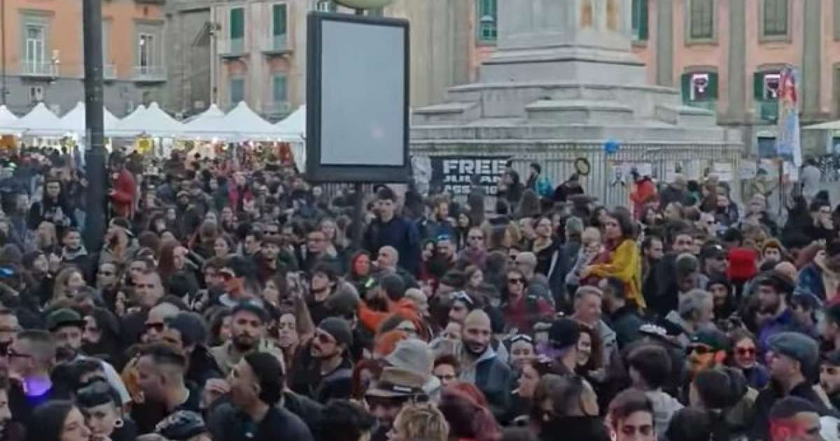 İtalya’da binlerce kişi ‘rave karşıtı’ yasal düzenlemeyi protesto için ...